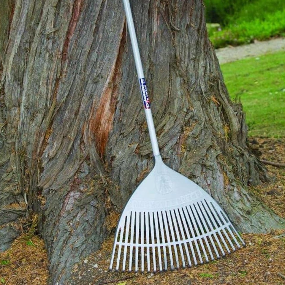 Spear & Jackson Leaf Rake, Neverbend Plastic with Tubular Steel Shaft ...