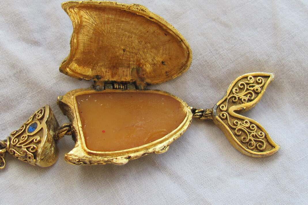 Vintage Gold Toned Fish Locket Solid Perfume Hinged P… - Gem