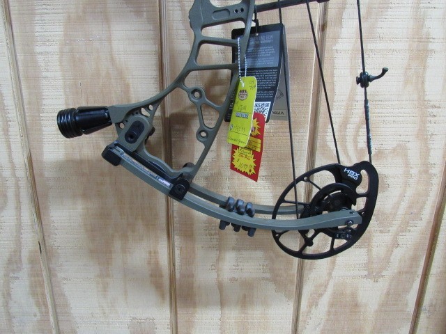 Hoyt VTM 34 / Wilderness Green Left Hand 70#, 29" Draw w/Manual & Hoyt ...