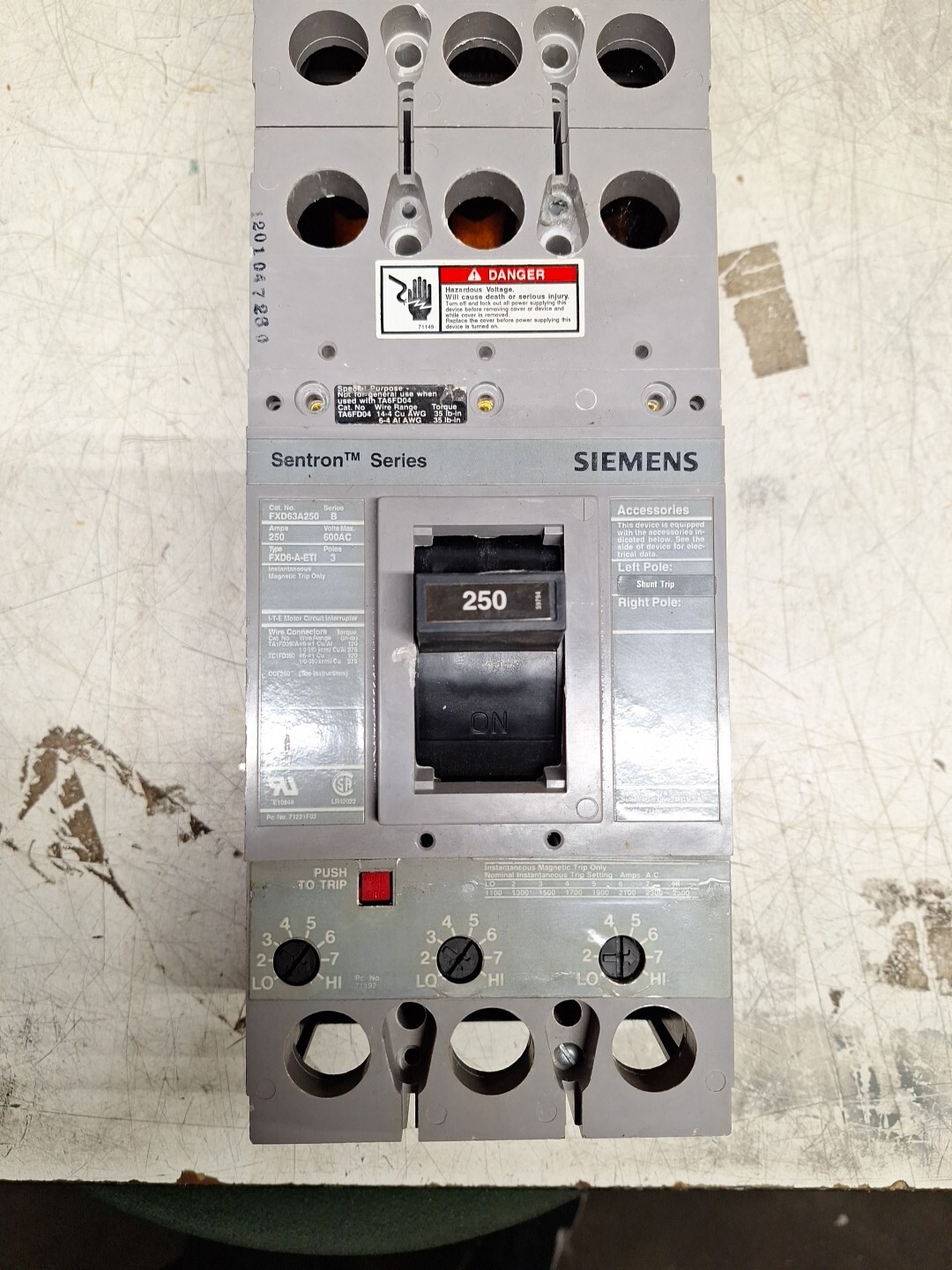 Siemens FXD63A250 Sentron Series 250 Amp Circuit Breaker w/ Shunt Trip ...
