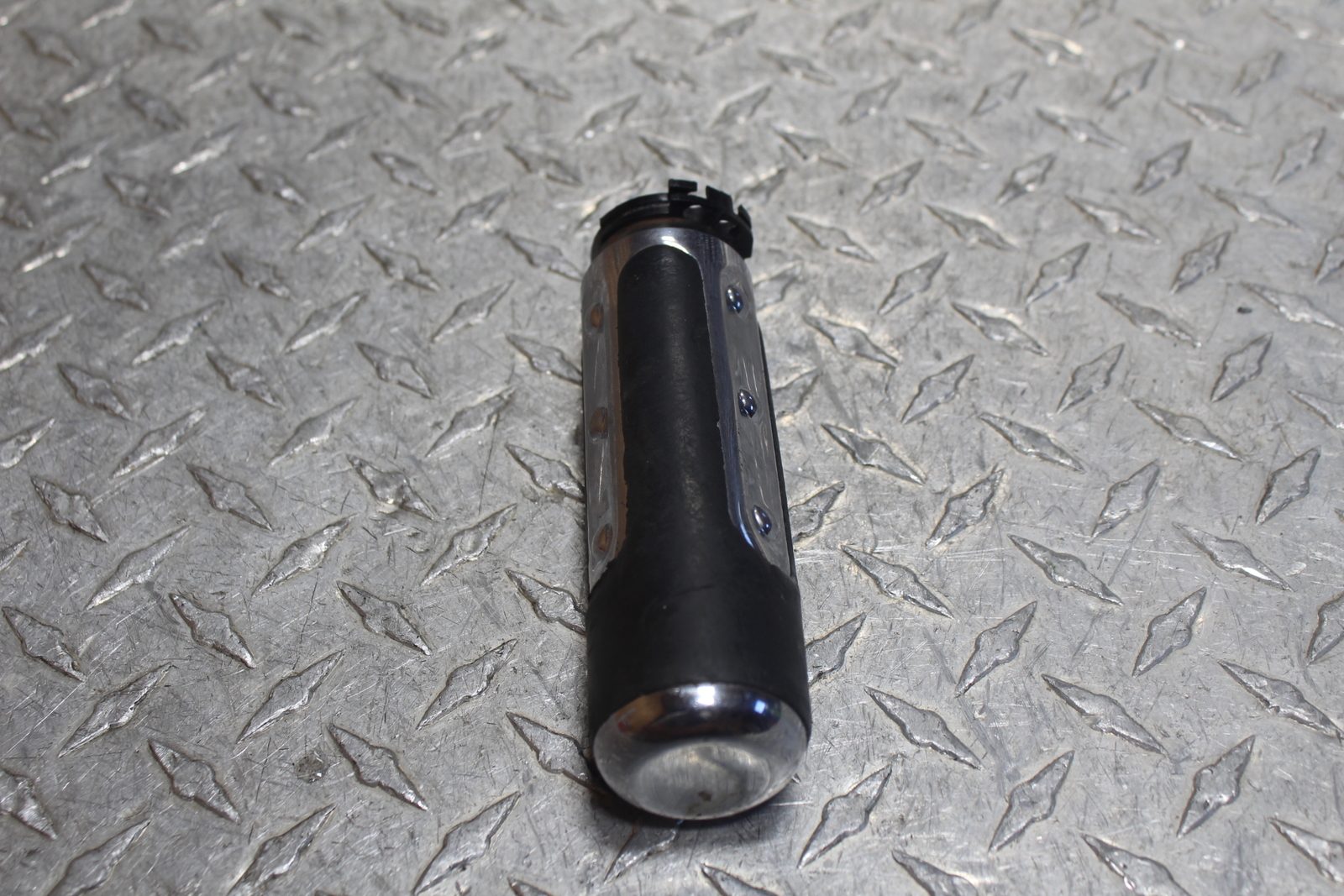 2010 Harley-Davidson Dyna Street Bob FXDB RIGHT THROTTLE GRIP 56220-94A ...