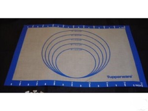 NEW IN PACKAGE TUPPERWARE SILICONE BAKING MAT 16-1/2 x11-1/2 COOKIES ...