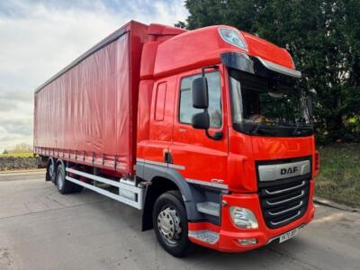 2020 70 DAF CF 320 E6 6x2 rear lift space sleeper cab 30ft curtain side ...
