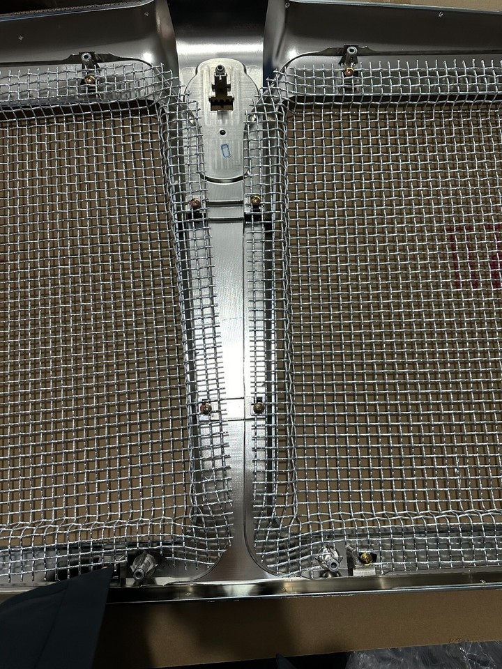 Kenworth T880 Chrome Grille with Bug Screen | Silver | Mesh | Front | 1 ...