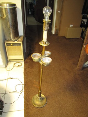 VINTAGE ART DECO/VICTORIAN BRASS FLOOR LAMP CUPS IN CENTER NO SHADE ...