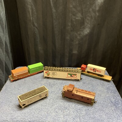 Lot of 5 Assorted HO Scale Box Car/Caboose/Flat Car/Box Train Cars HO12 ...
