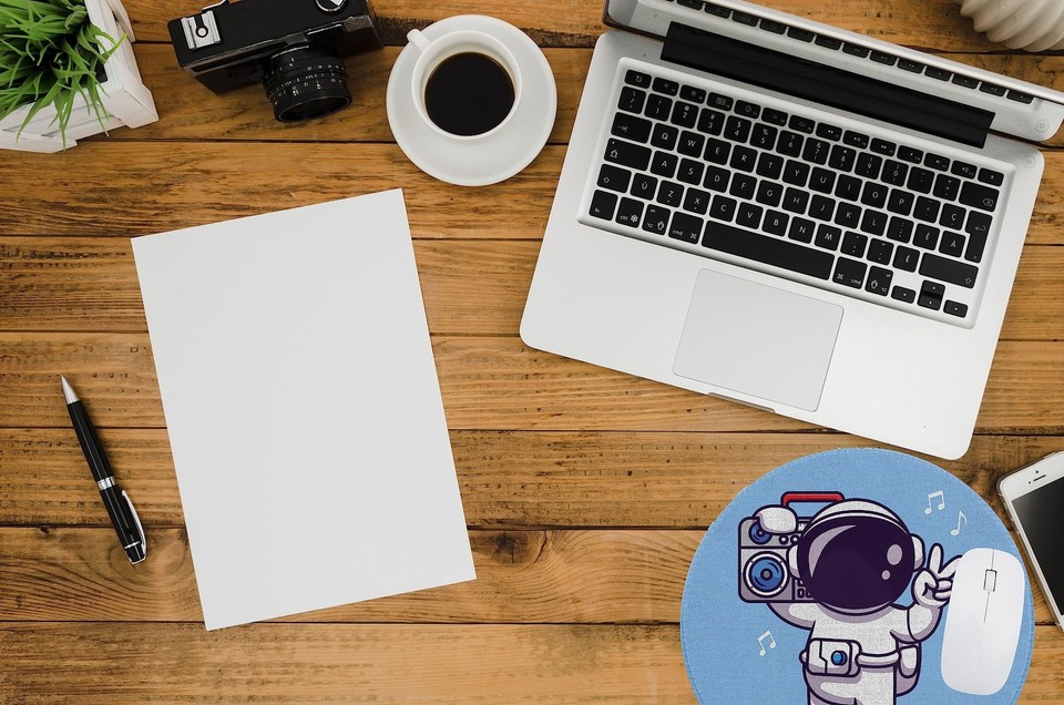 Mouse Pad，Cute Astronaut Listening Music with Boombox Funny Round ...