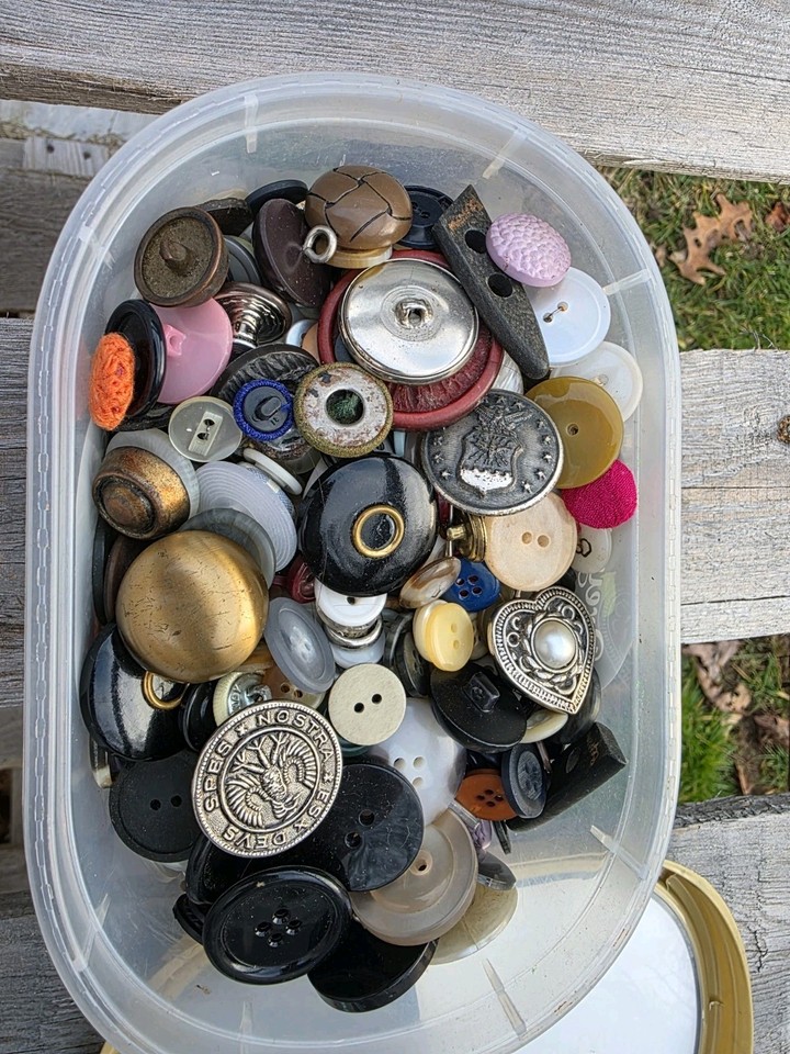 LOT Vtg Antique Metal Plastic Cloth Buttons Various Patterns Buttons 28 ...