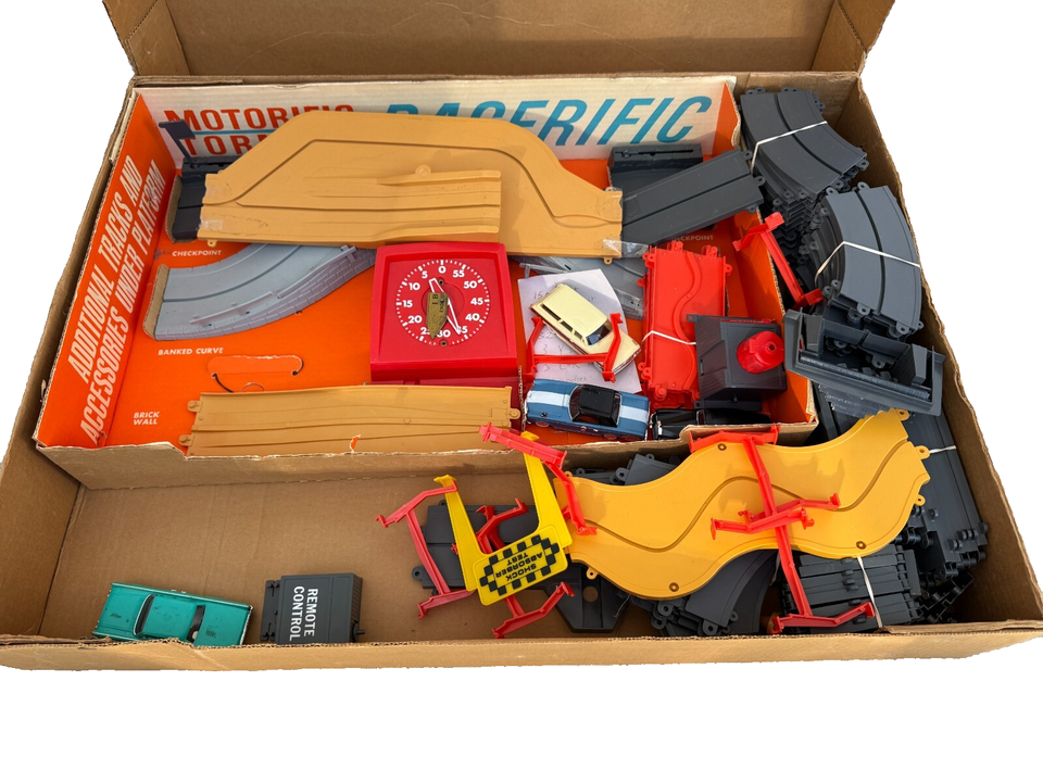1967 MOTORIFIC TORNADO RACERIFIC Slot Racetrack Ideal Toys 4 Race Cars ...