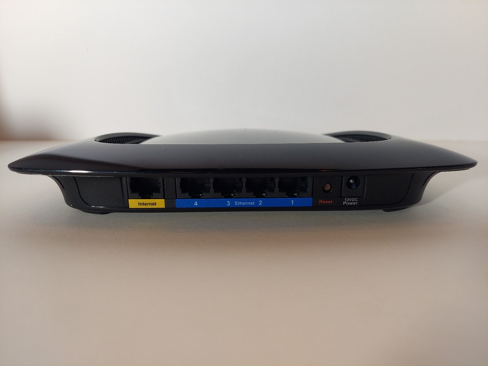 Linksys Ultra Range Plus Wireless -N Broadband Router WRT160N V2 Cisco ...