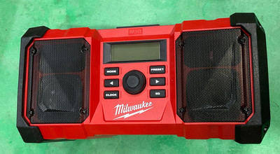 Milwaukee 2890-20 M18 High Performance AM/FM Jobsite Radio with Dual ...