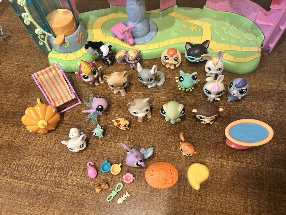 Hasbro LPS Littlest Pet Shop Round N Round Pet Town Playset, Pets ...