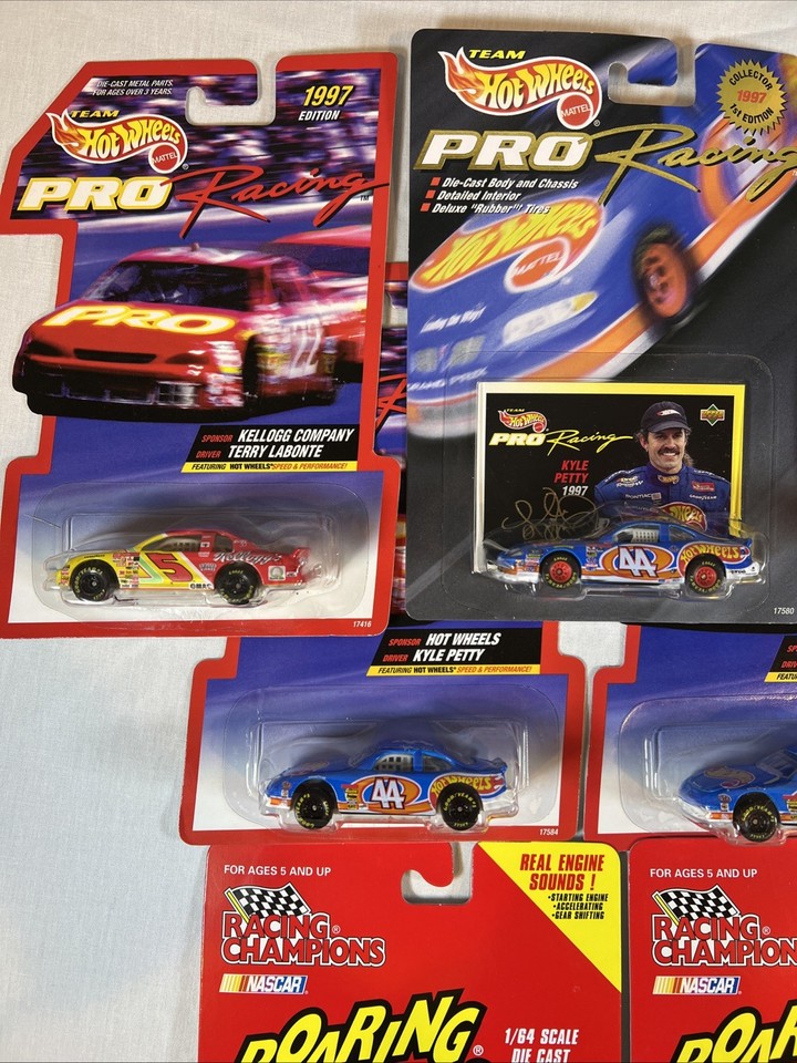 Hot Wheels & Racing Champions Lot Of 8 NASCAR 1/64 Die Cast Cars New | eBay
