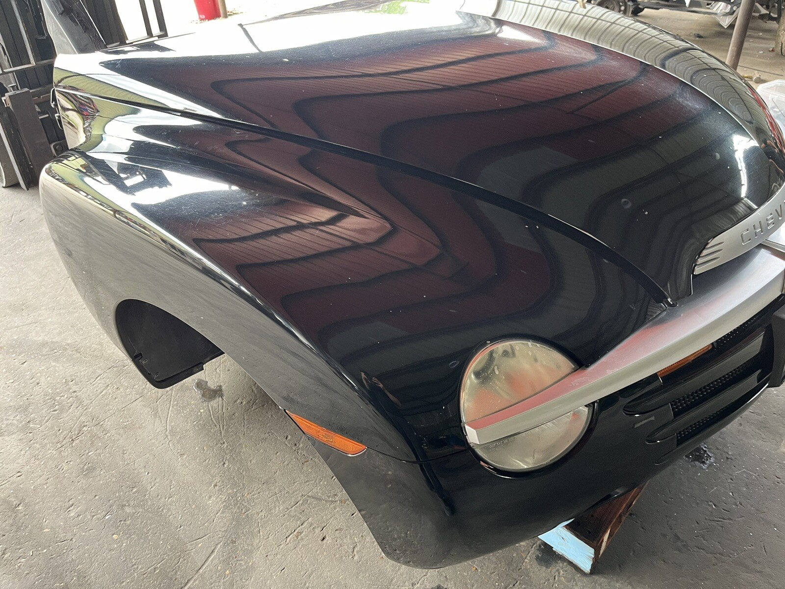 2004 CHEVY SSR FRONT END ASSEMBLY BUMPER HEADLIGHT SPEAR FENDER HOOD ...