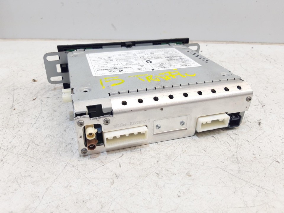 2015 RENAULT TRAFIC RADIO STEREO HEAD UNIT 281151569R *BRAUCHT CODE | eBay