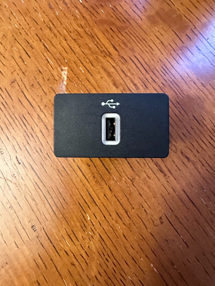 2016 Ford Mustang Focus USB Center Console Plug OEM - PN: gr3t-14f014 ...