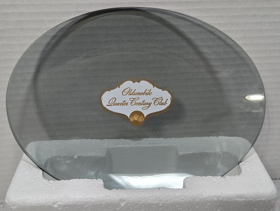 2- 1965 OLDSMOBILE Quarter Century Club OVAL PIN TRAYS Olds car auto 25 ...