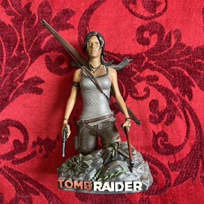 TOMB RAIDER LARA CROFT Collectible BUST Crystal Dynamics Square Enix ...