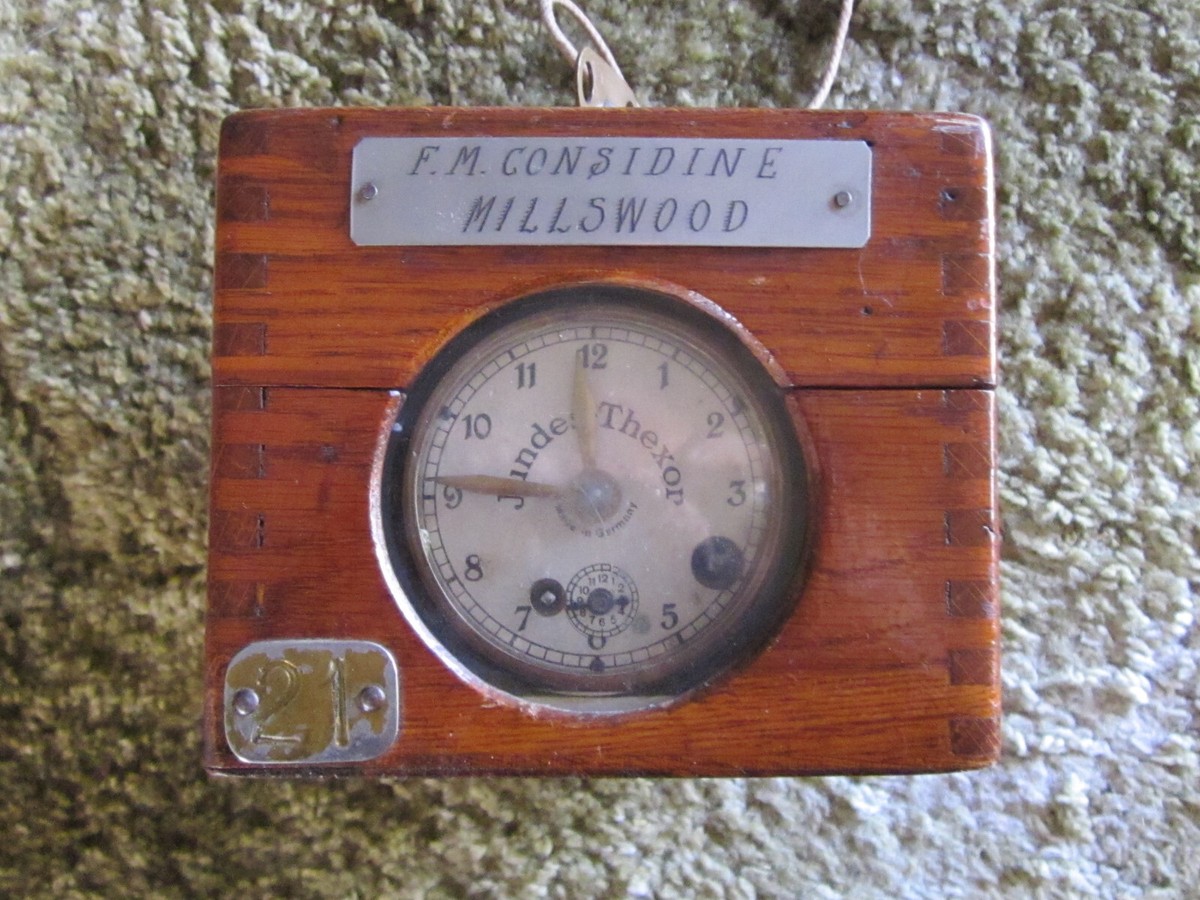 Pigeon Racing Clock