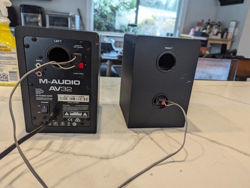 M-Audio AV32 Active Studio Speakers Pair Powered Desktop Bookshelf ...