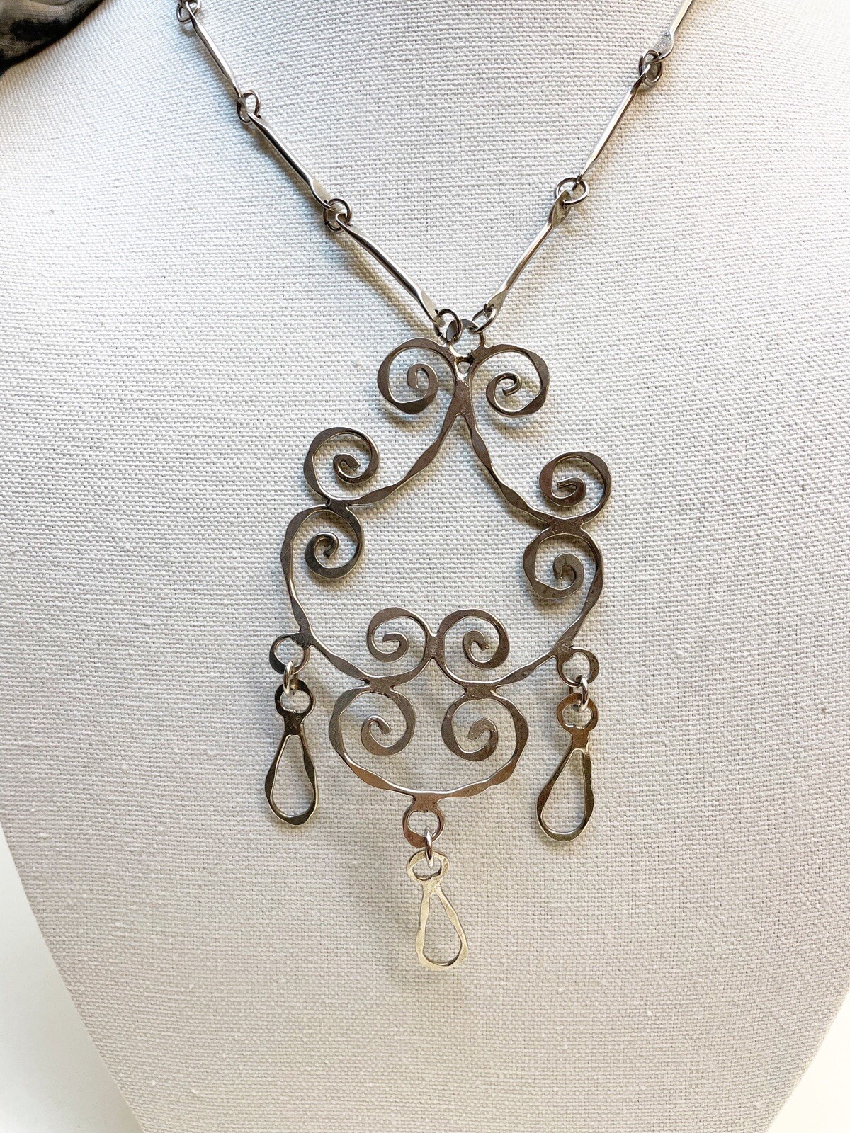 Hand Wrought Silver Metal Modernist Art Link Necklace - Gem