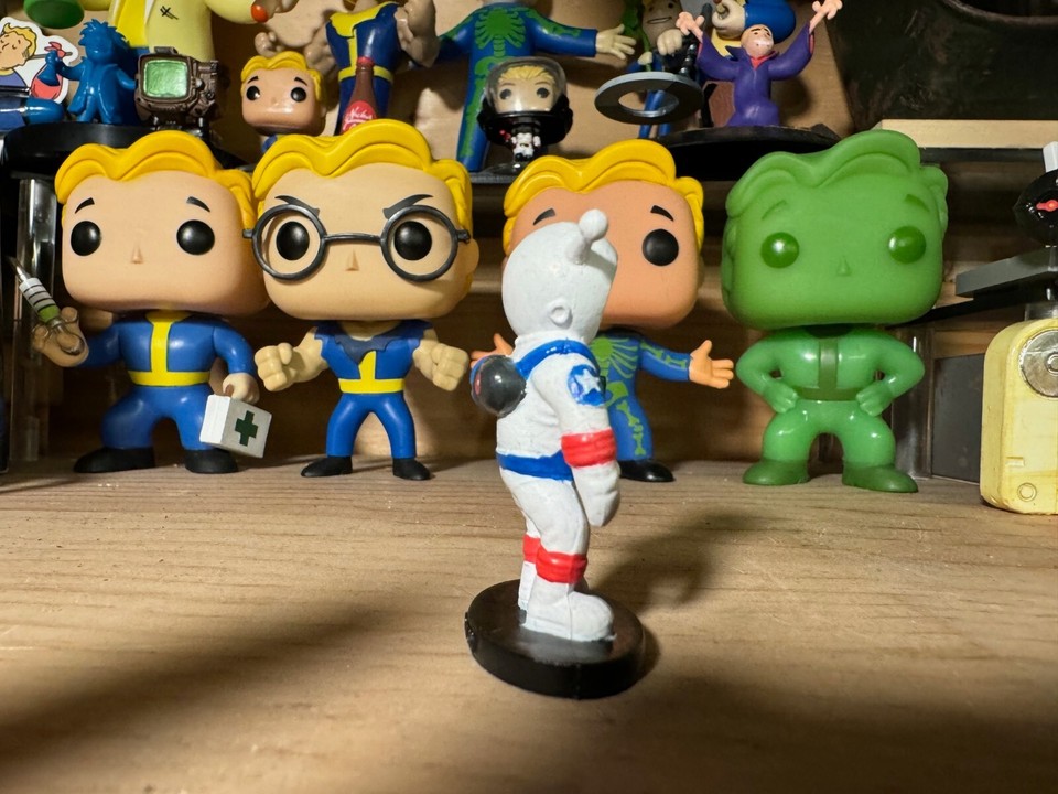 Painted Fallout Nanoforce Mini Figures - Hancock, Jangles, Pip Boy and ...
