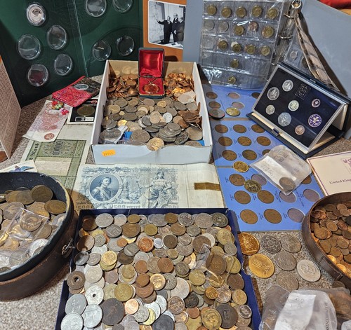 Job lot Of Old Coins Mix , Commemorative UK Etc, 11 kg with everything ...