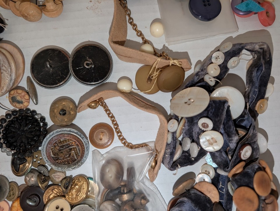 HUGE LOT Vintage & Antique Buttons Metal Military MOP Glass Celluloid ...