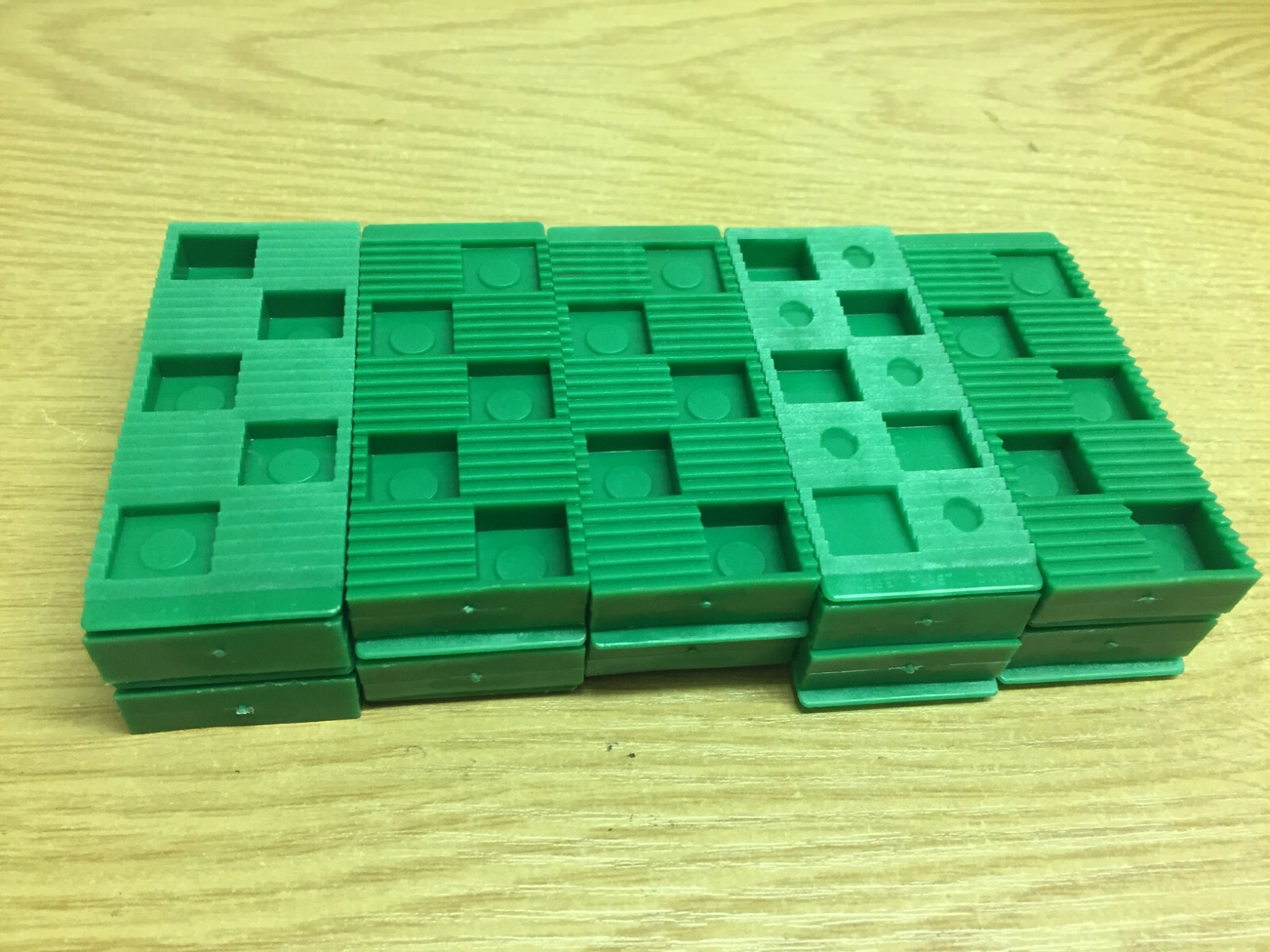 WEDGIT® GREEN PLASTIC INTERLOCKING RIBBED WEDGES LEVELLING CLADDING ...