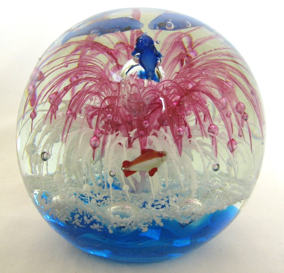 GLOW IN DARK FISH+UNDER WATER ART PIECE GLASS WORK GLOBE PAPERWEIGHT ...