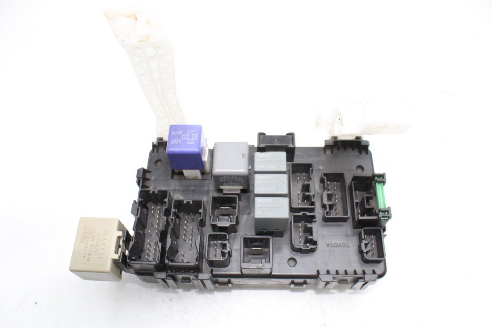 03-05 TOYOTA MATRIX XR FUSE BOX RELAY INTEGRATION G044 | eBay