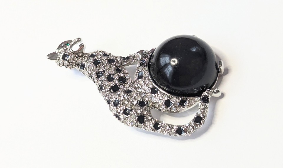 LEOPARD/CHEETAH ON A BALL WALLIS SIMPSON BROOCH REPRO SILVER TONE PAVE ...