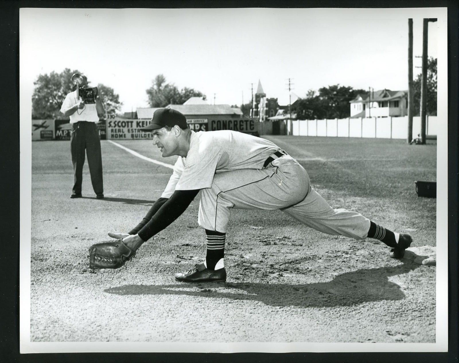 Walt Dropo stretching for thow at first 1953 Press Wire Photo Detroit ...