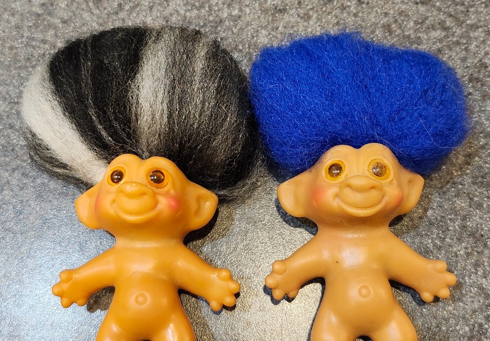 LOT OF 2 VINTAGE 1960s UNEEDA WISHNIK TROLL DOLLS w/ HORSESHOE MARKS ...
