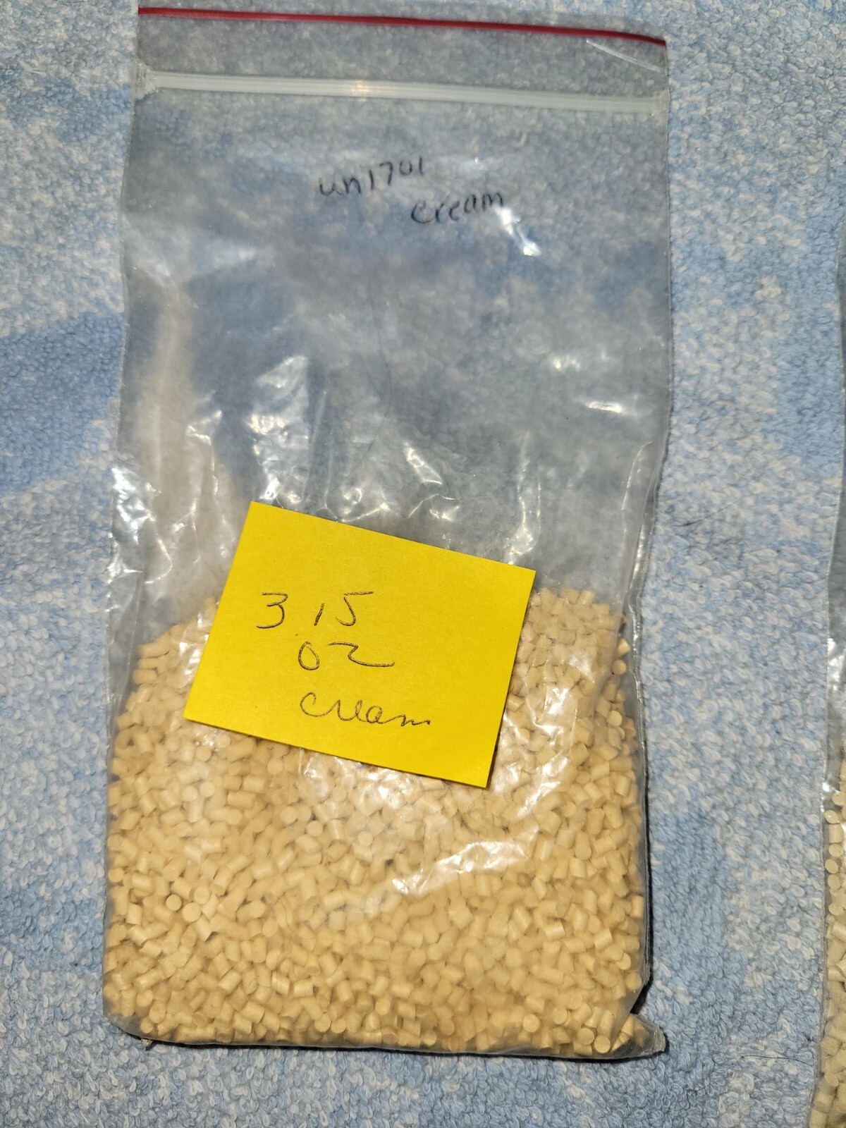 Clariant Omnicolor Plastic Color Concentrate Cream UN1701 | eBay