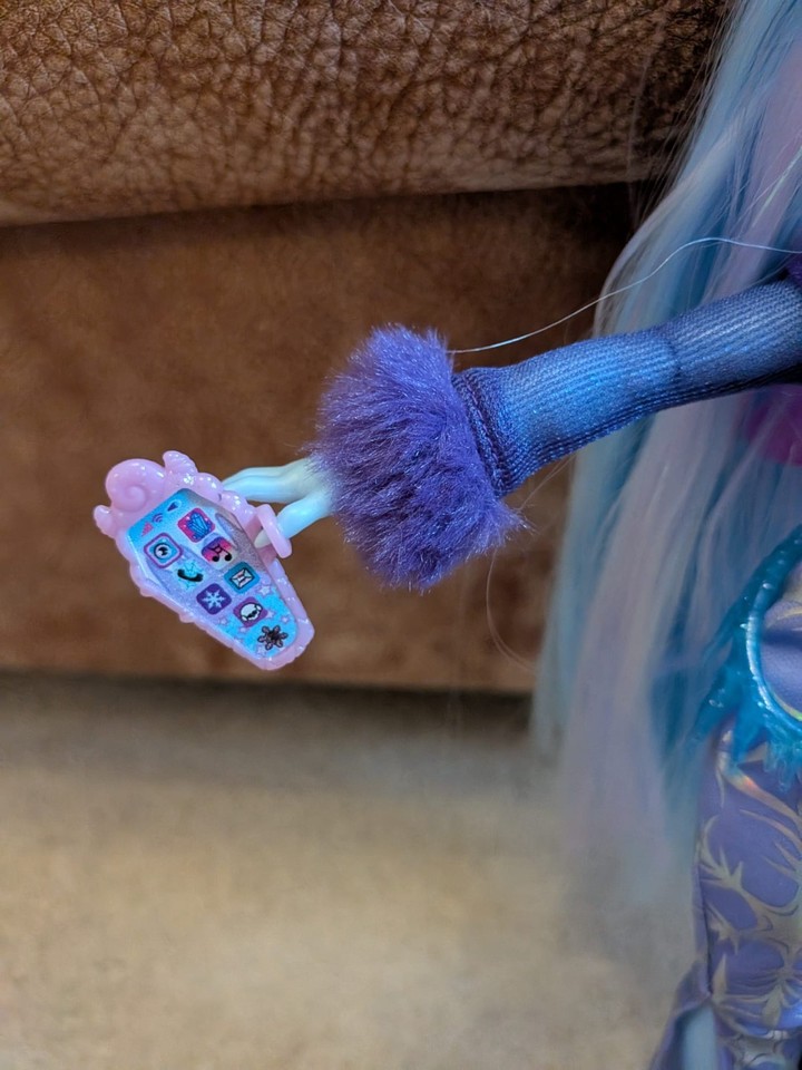 Monster High Abbey Bominable Core Doll G3 Displayed only with ...