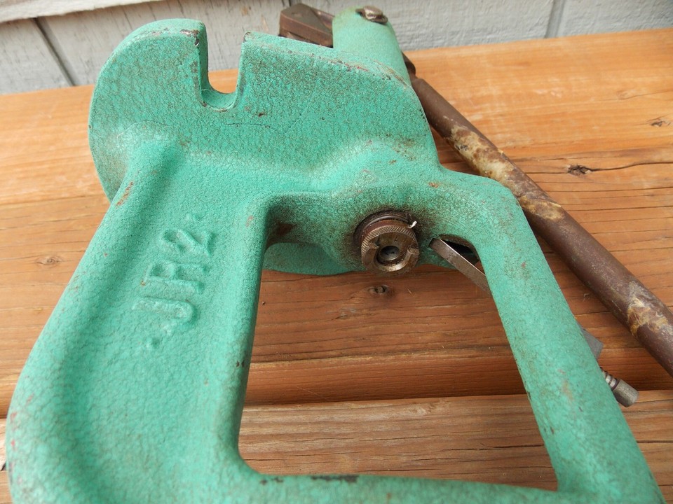 RCBS JR2 RELOADING PRESS W/DIE & BOOK | eBay