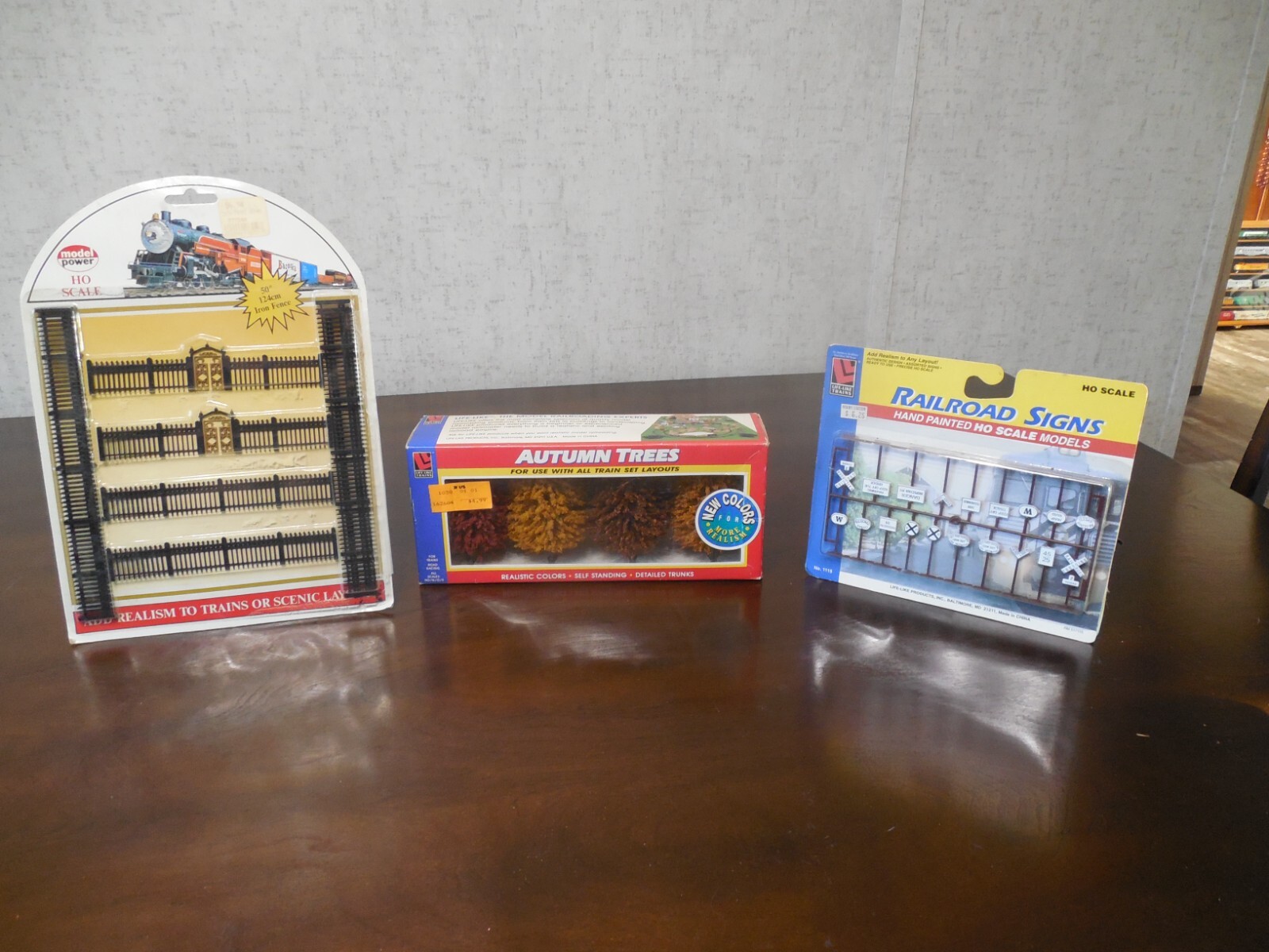 Lot of Train Set Scenery HO Scale? Trees RAILROAD SIGNS AND FENCE | eBay