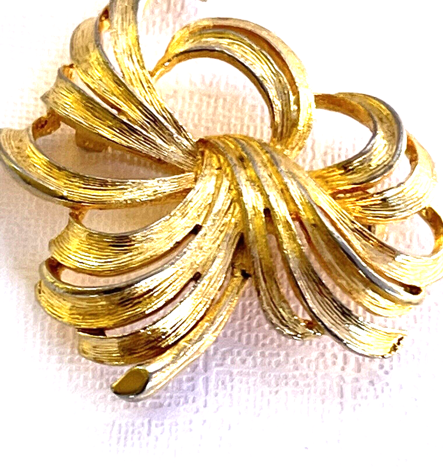 1970's TORINO Gold Tone Ribbon Swirl Brooch Pin Signed Costume Jewelry ...