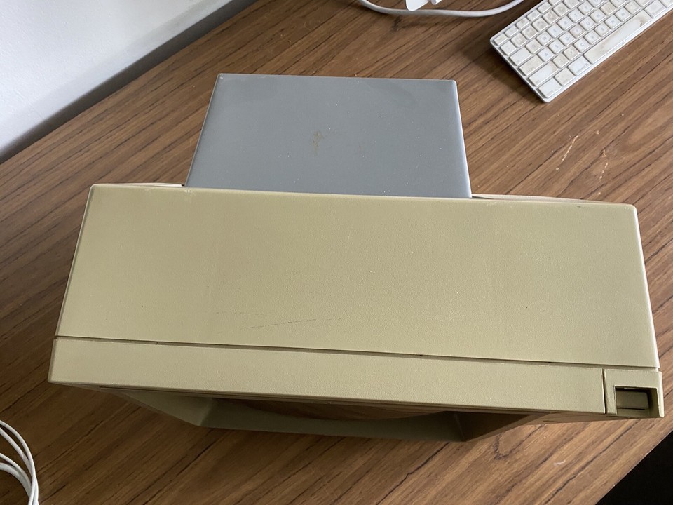 apple iie monitor appears ok green screen crt Vintage 2e A2M2010P ...