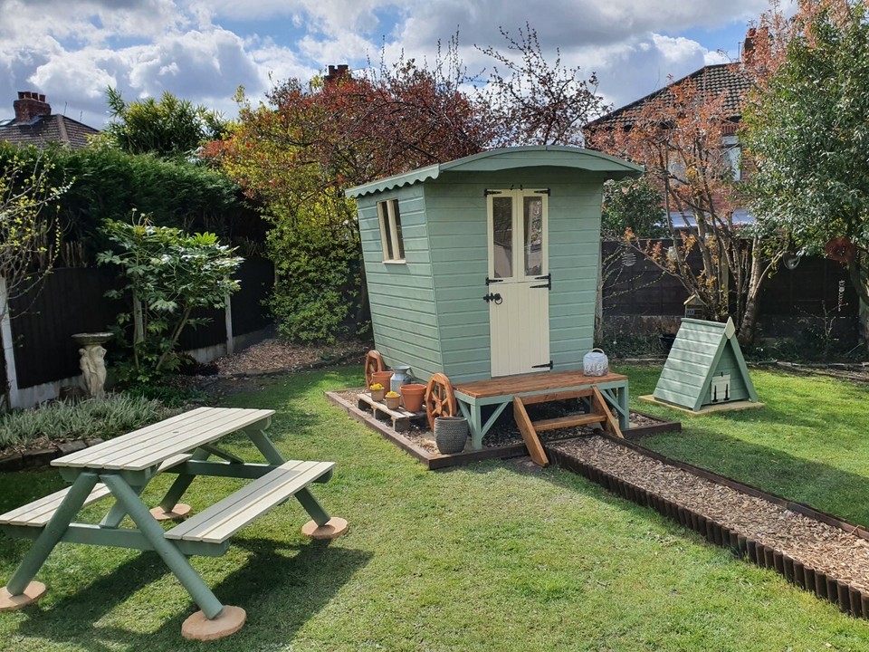 The Shepherdess - Shepherds Hut Style Garden Shack / Summerhouse / Shed ...