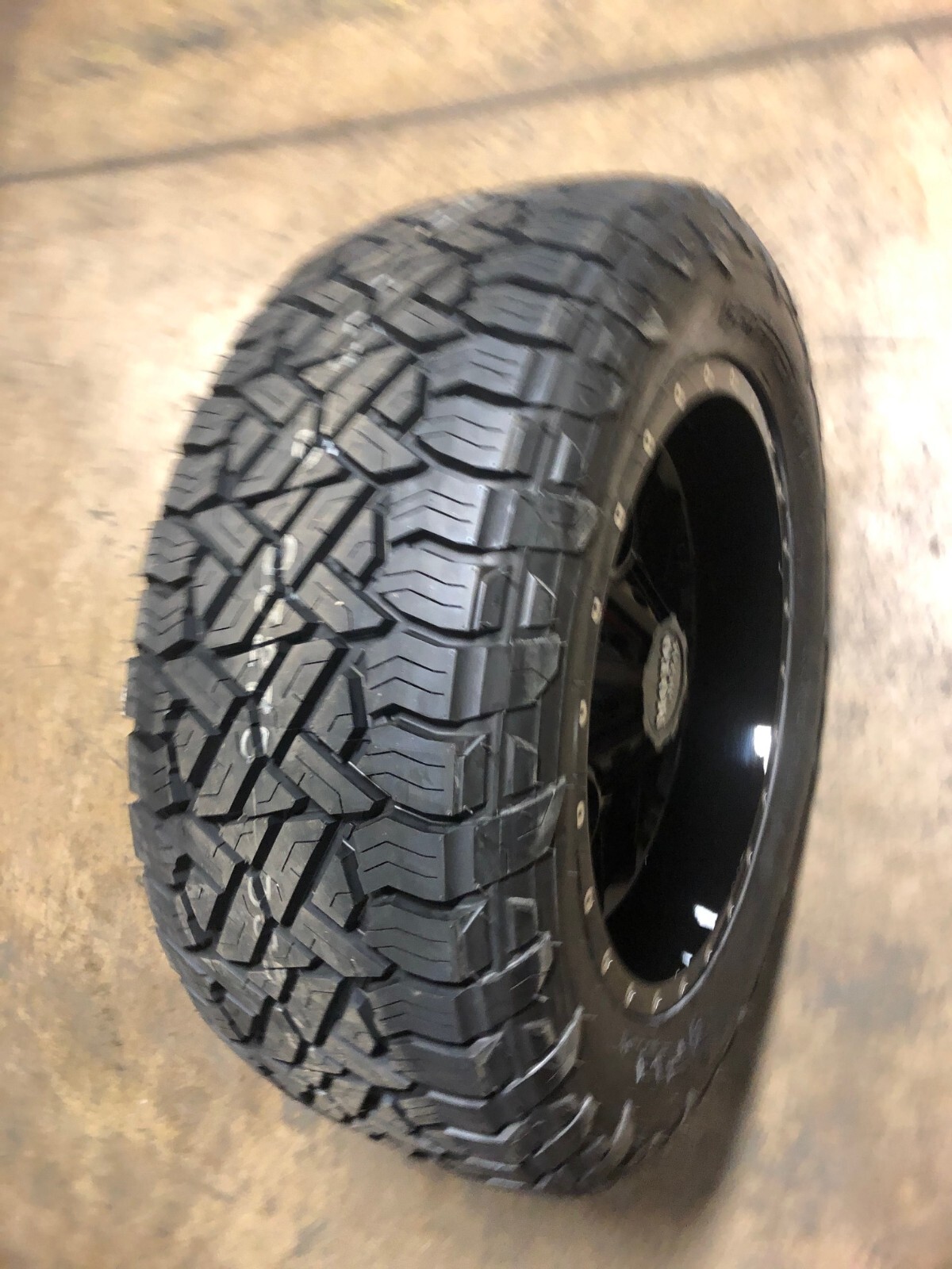 4 20x10 Moto Metal MO986 Black Wheels Rims 33" Fuel AT Tires 6x135 Ford ...
