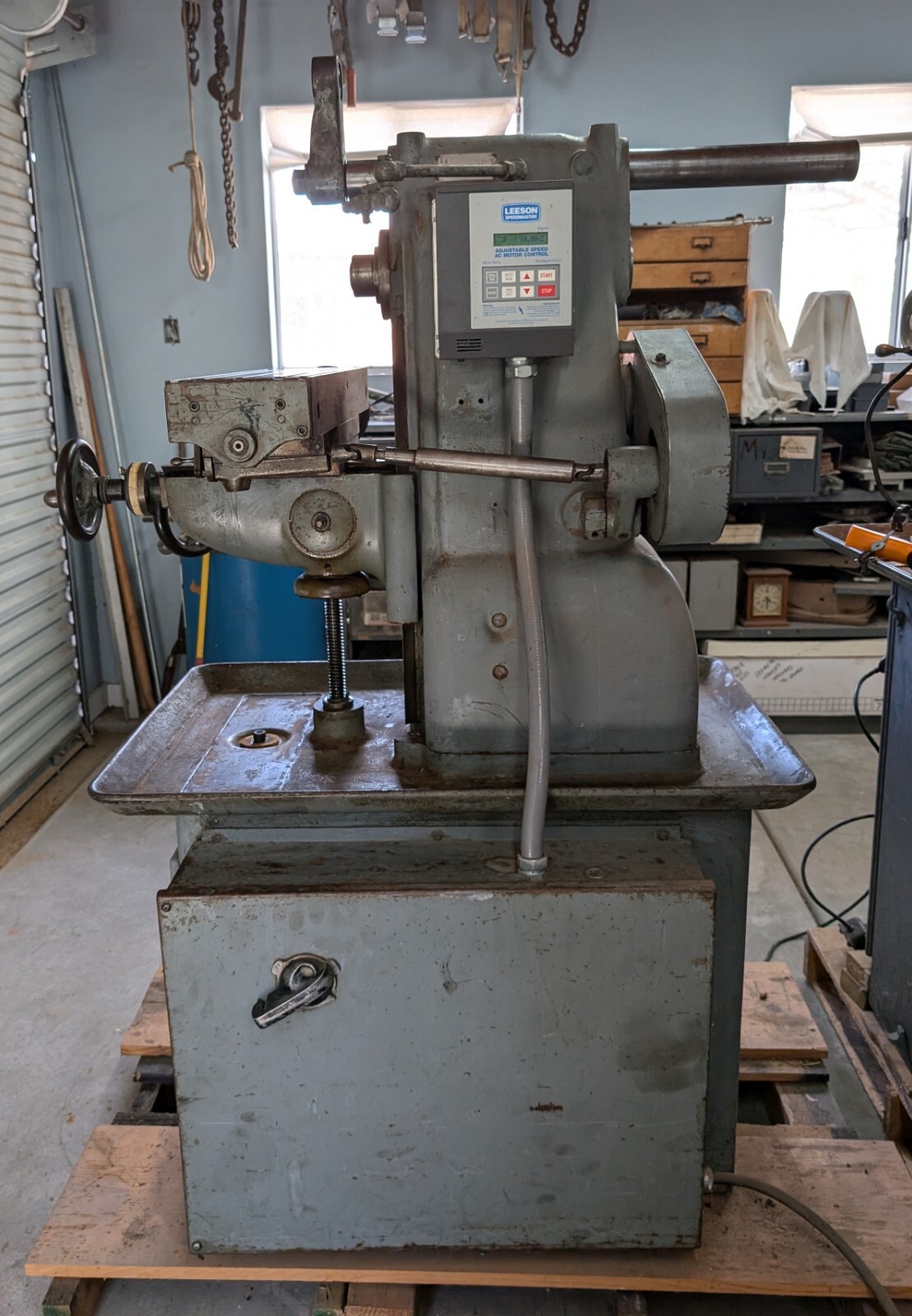 Hardinge Universal Mill UM, 110-1850 RPM, 6" x 25" Table, 120/240V ...