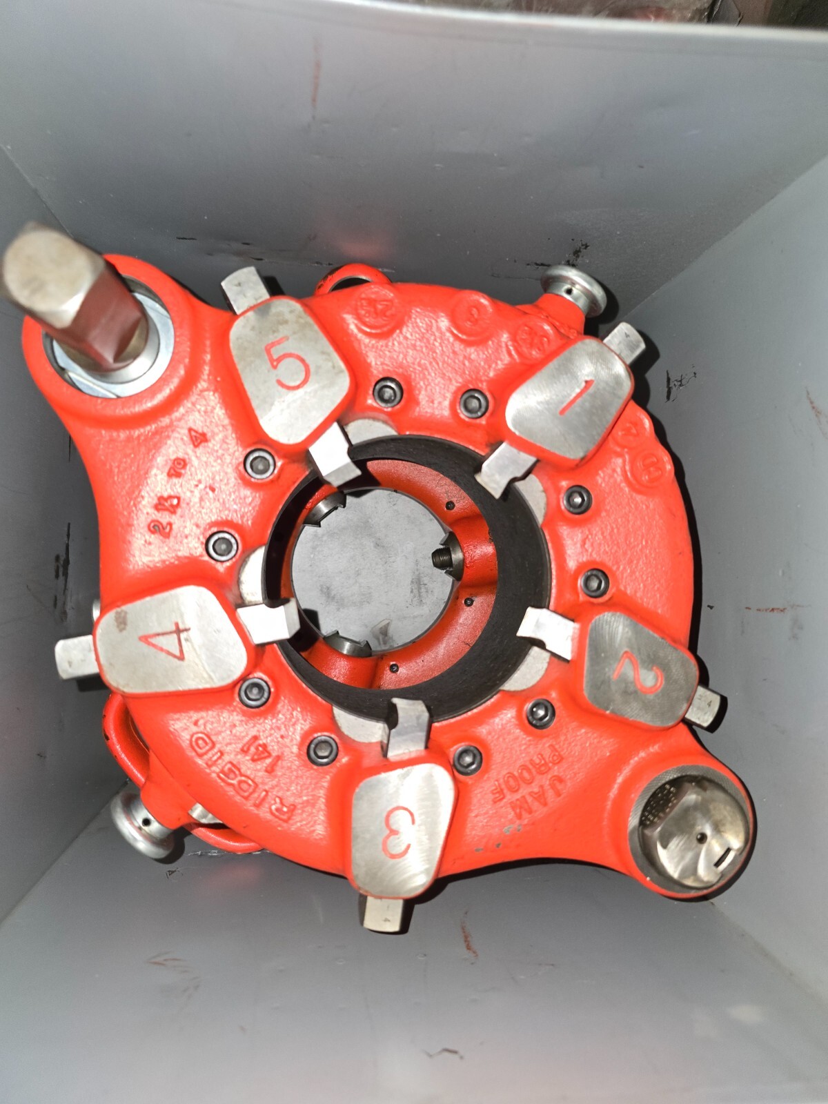 RECONDITIONED RIDGID® 141 Pipe Threader 2-1/2-4" 36620 WITH MATEL CASE ...