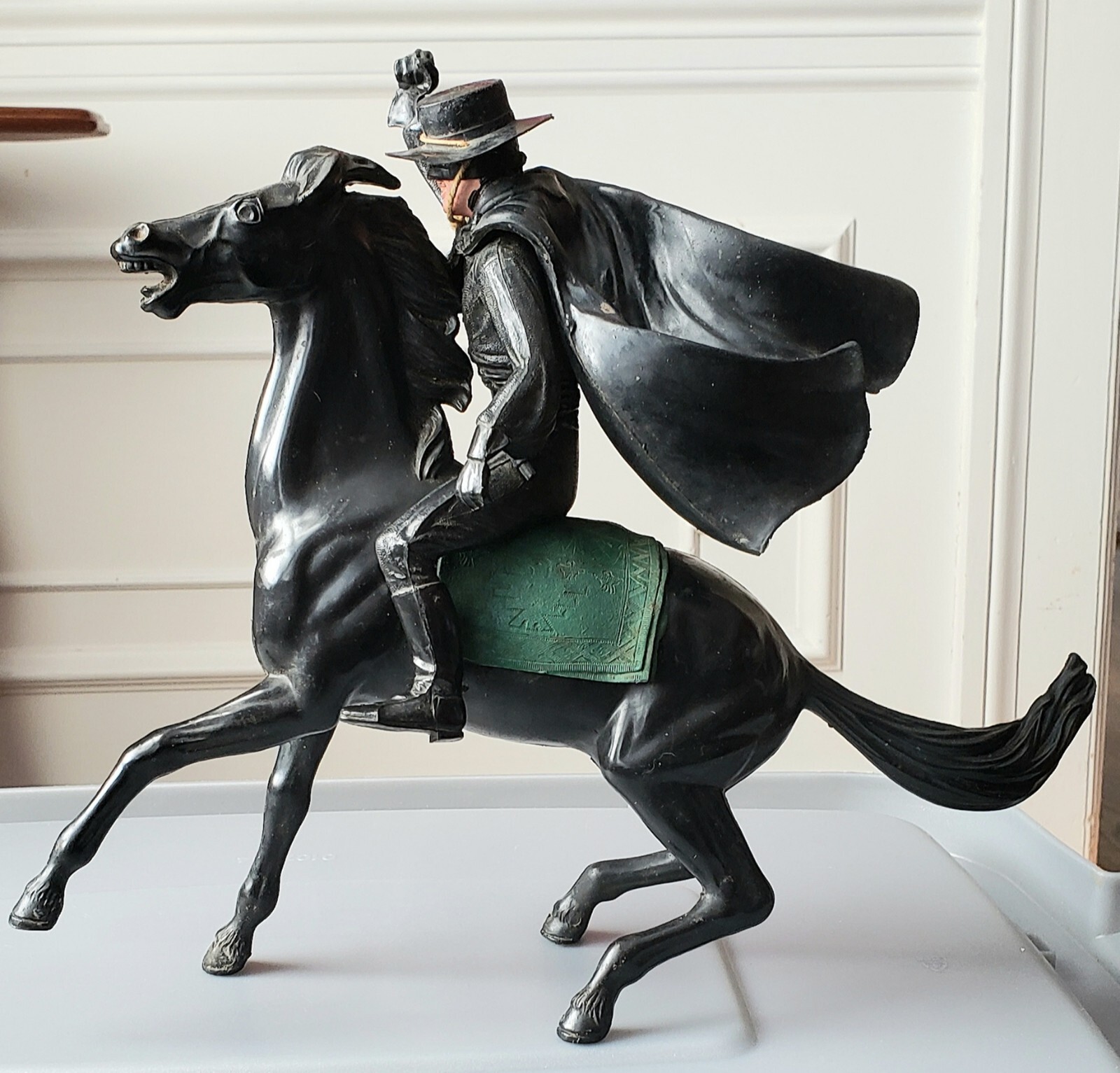 VINTAGE 1960'S WALT DISNEY ZORRO ACTION FIGURE W HORSE, HAT, CAPE HTF ...