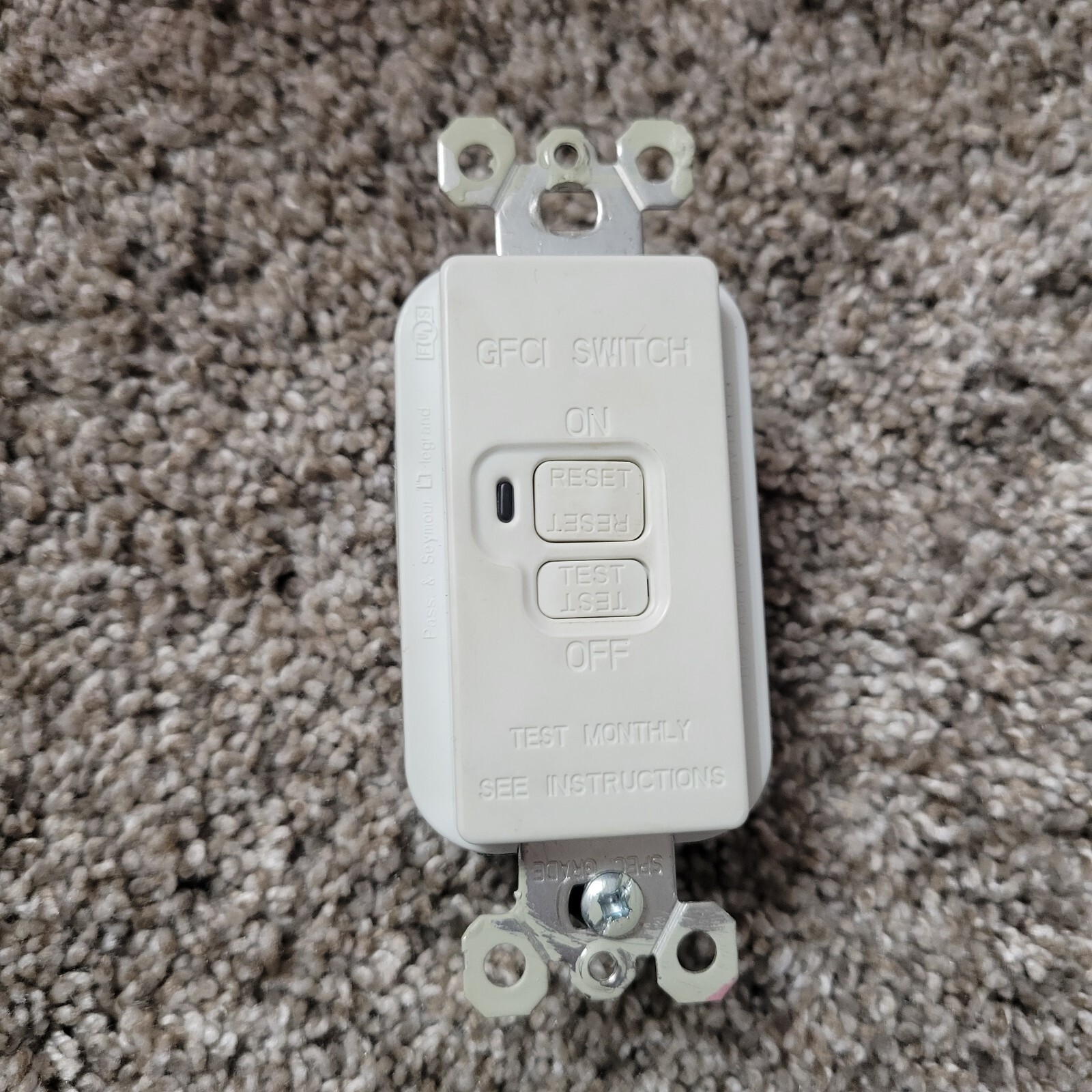 Legrand 2085-LA GFCI Dead Front Receptacle 20 AMP 125 VAC Lot of 2 Pre ...