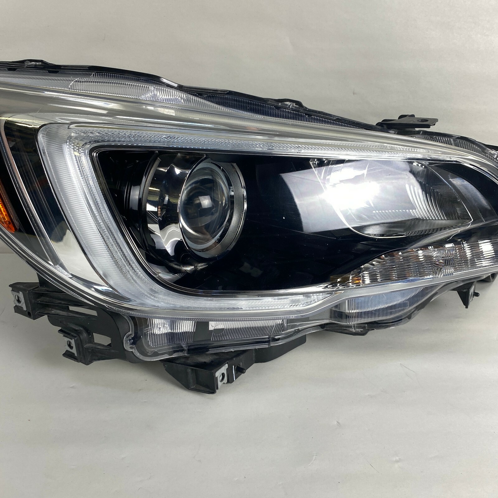 OEM 2015 16 2017 Subaru Legacy Outback Front Right Halogen Headlight ...