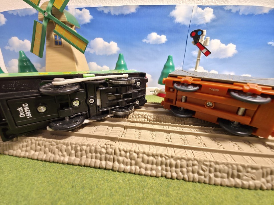 TOMY Trackmaster Thomas & Friends "DUCK" 2009 WORKING Motorized Train ...