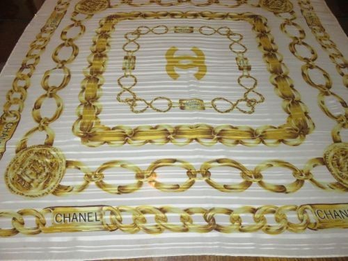 ~1980's-90's Chanel Chain Medallion CC Logo 31 Rue Cambon Gold/White ...