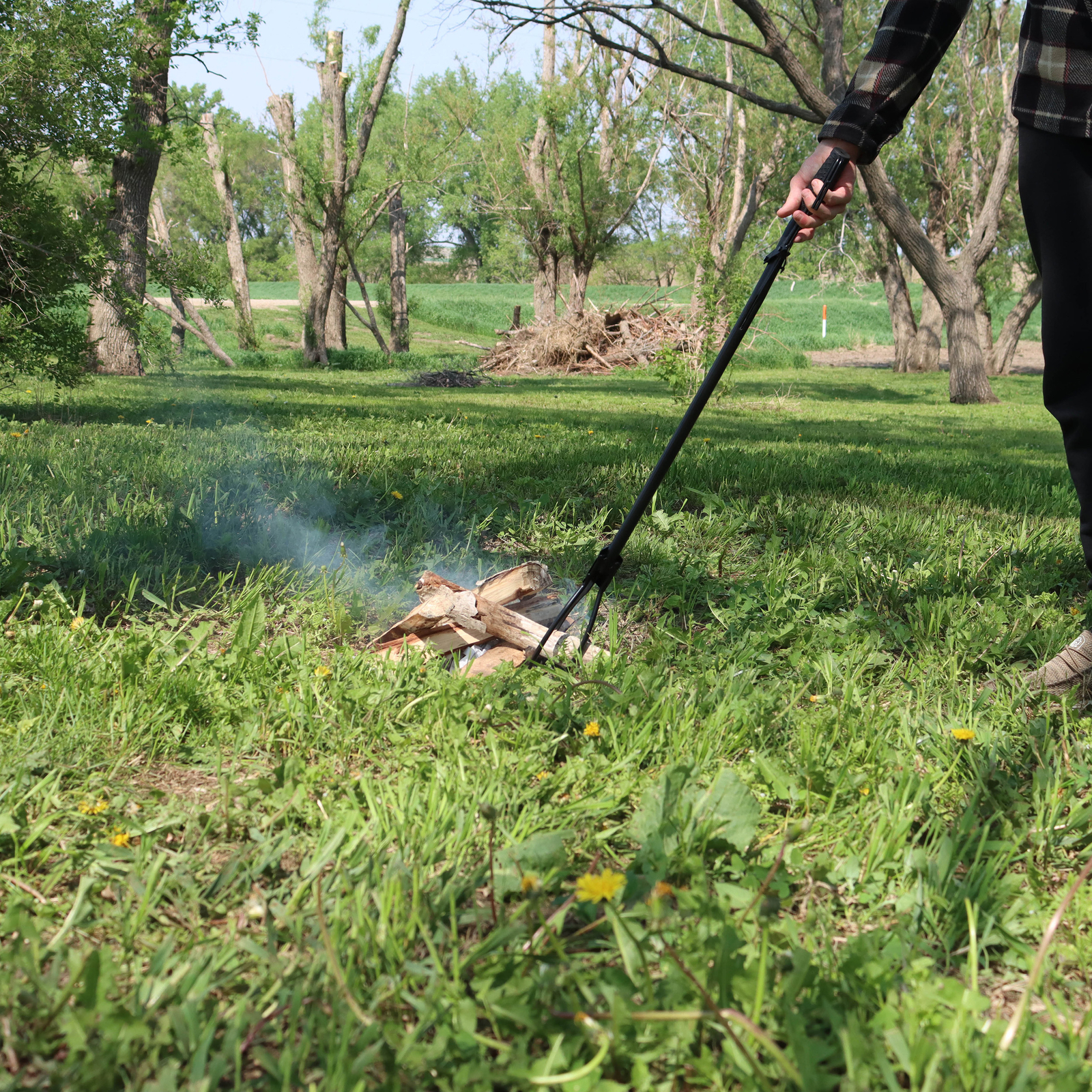 36” Inch 3 Prong Spring Handle Campfire Fireplace Wood Log Grabber Fire ...